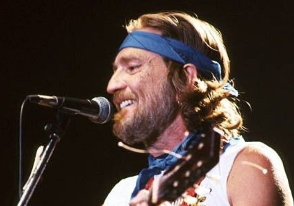 Hear Willie Nelson Sing Toby Keith’s “Don’t Let The Old Man In ...
