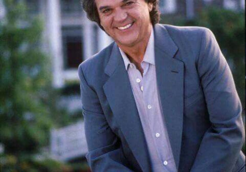 “When Conway Twitty’s Basement Was Finally Opened, His Family Expected Dusty Guitars — Instead ...